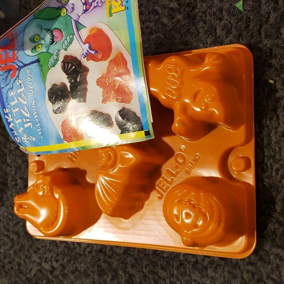 None | Kitchen | Plastic And Silicone Molds 2 Molds Total | Poshmark